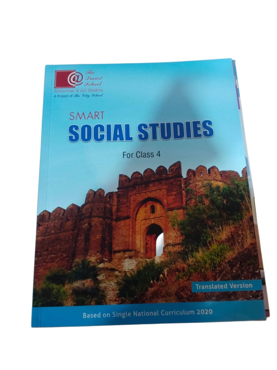 SMART SOCIAL STUDIES -4 ENGLISH VERSION SNC BASED EDITION CLASS 4 (TSS ...